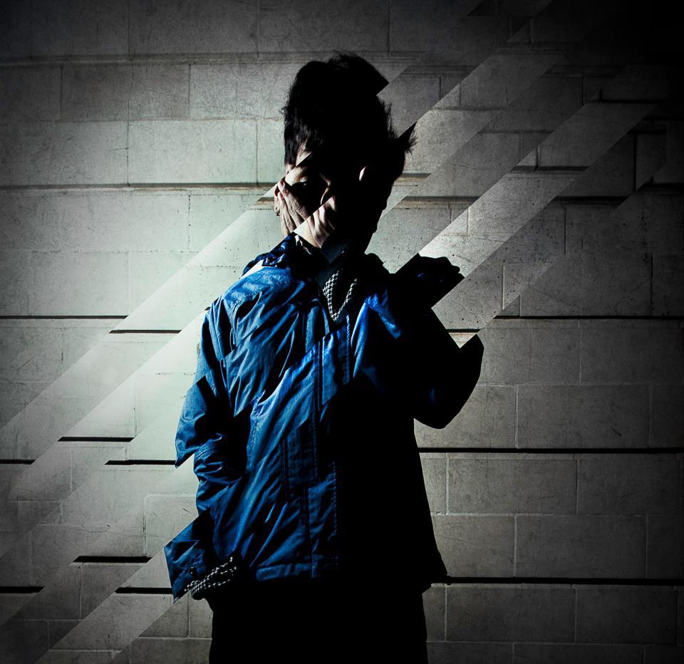 Interview: 5 minutes with Manni Dee – PLAYY. Magazine