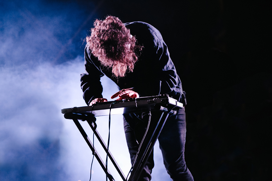 Athens-based Theodore shares heartfelt new song – PLAYY. Magazine