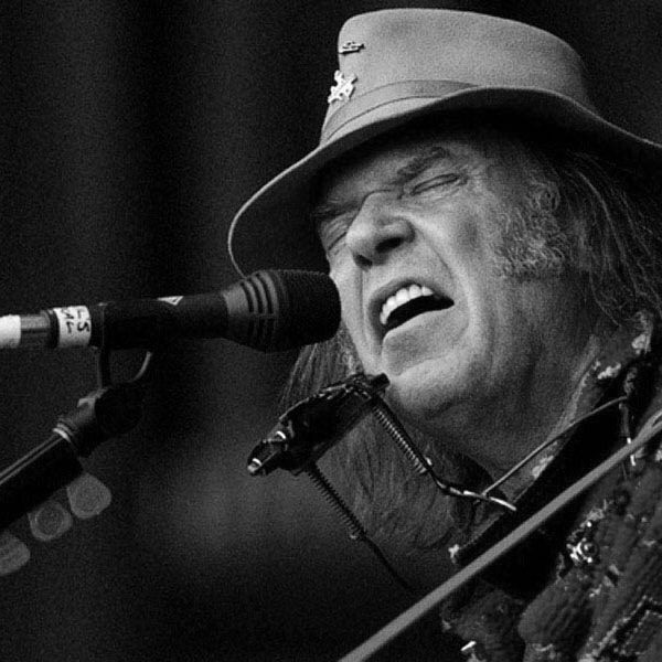 Folk music icon Neil Young loses home to California fires, lashes out ...